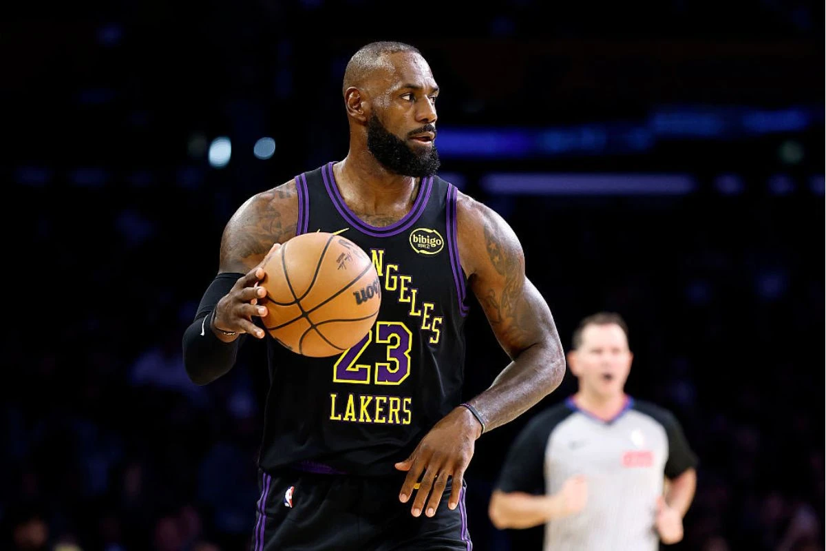 "Consigo me encaixar com qualquer um", diz LeBron após 7 meses fora