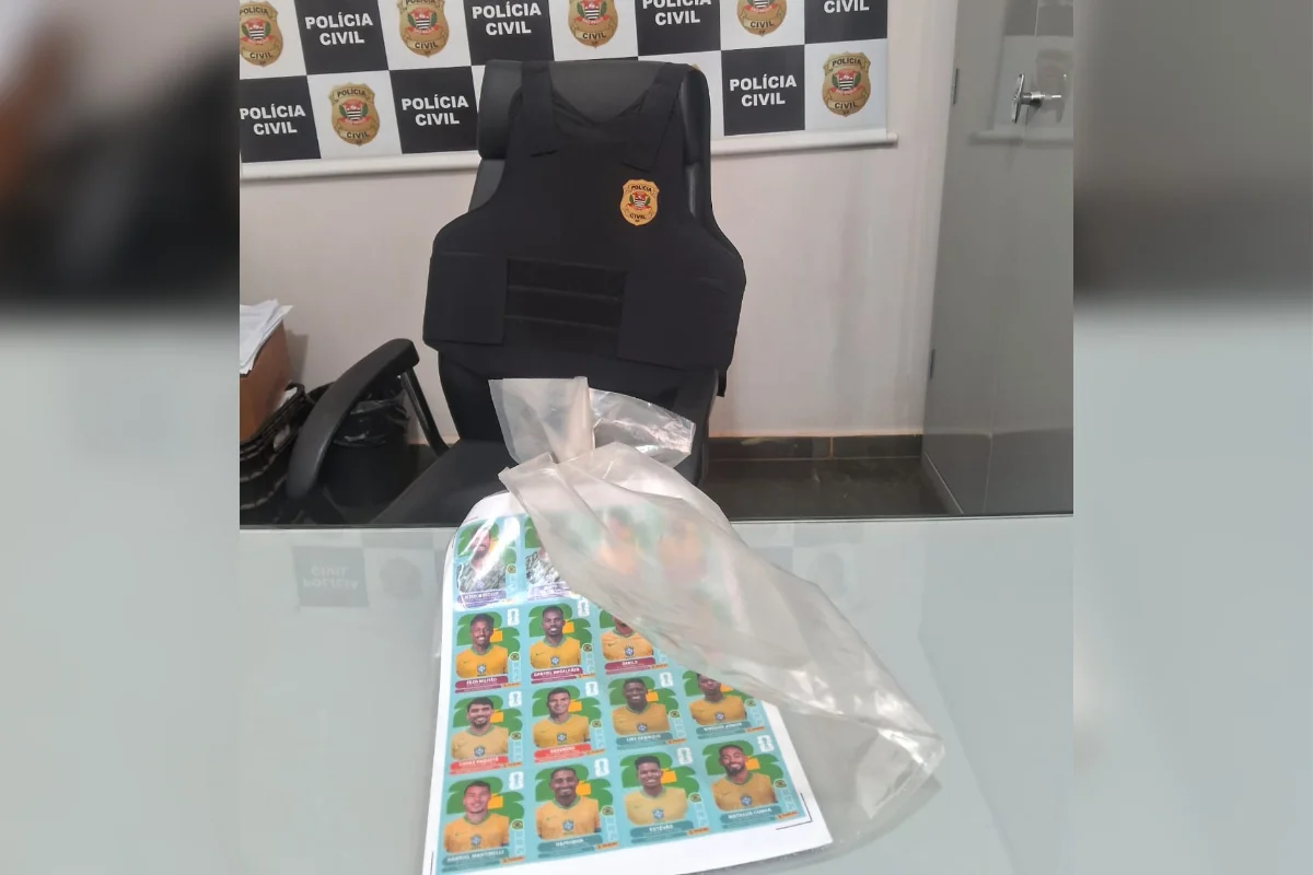 Operação mira comércio de figurinhas falsas da copa no interior de SP