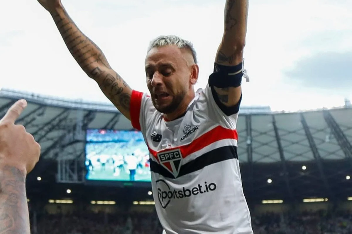São Paulo anuncia Rafinha como novo gerente esportivo do clube