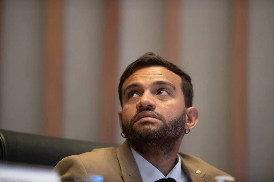 Deputado denuncia à PCDF homofobia em vídeo sobre Bolsonaro: "Boneca"