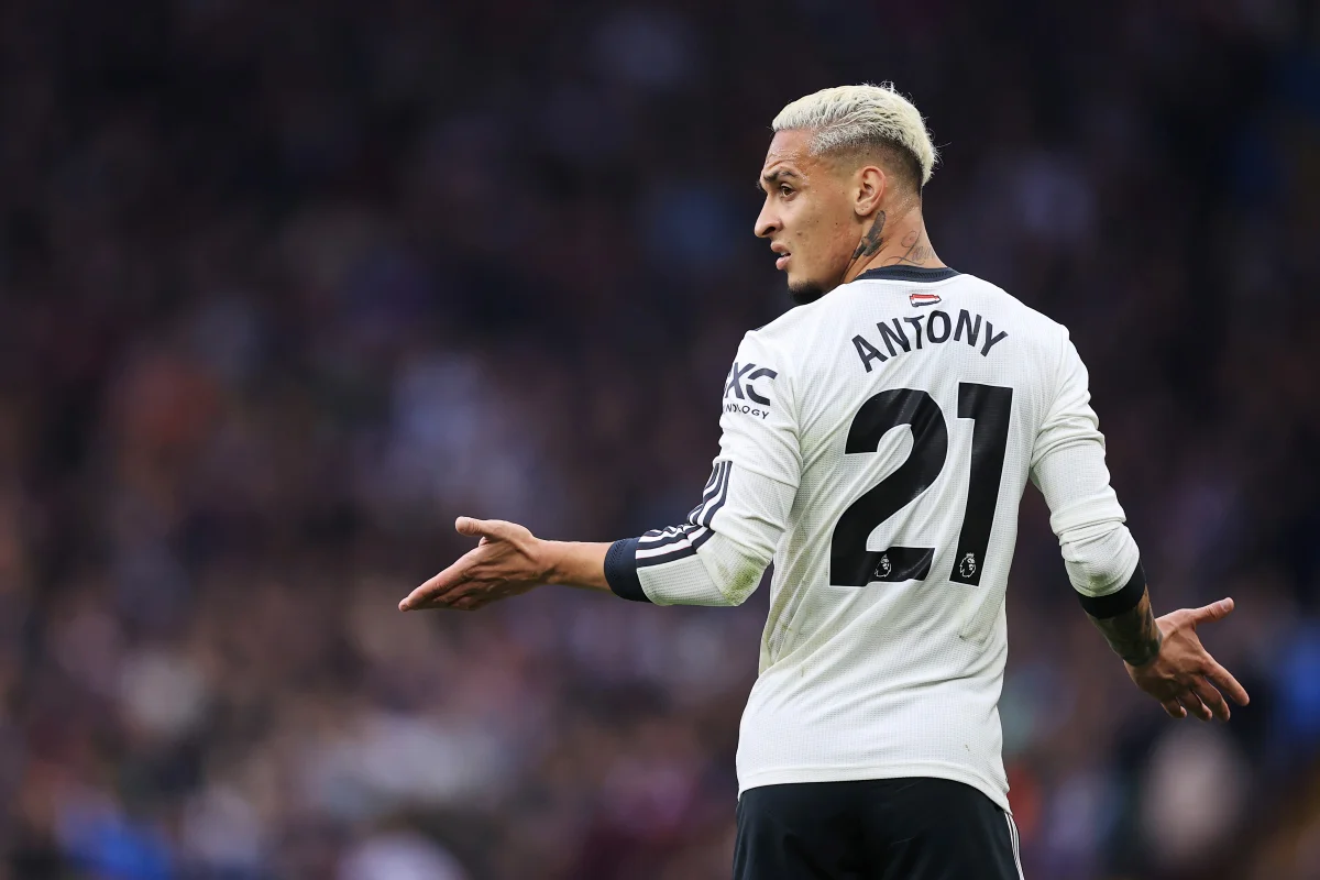 Entenda situação de Antony no Manchester United após ultimato