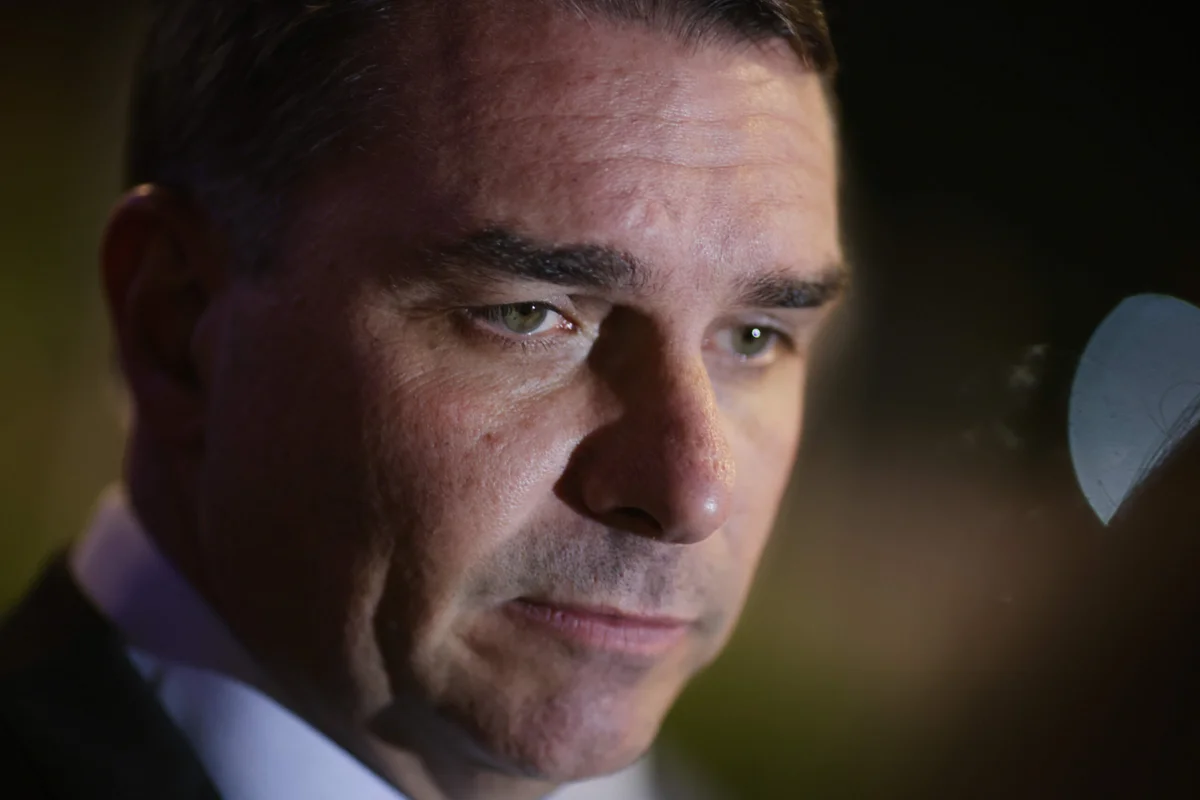 Flávio ficará inelegível se condenado por calúnia, diz especialista