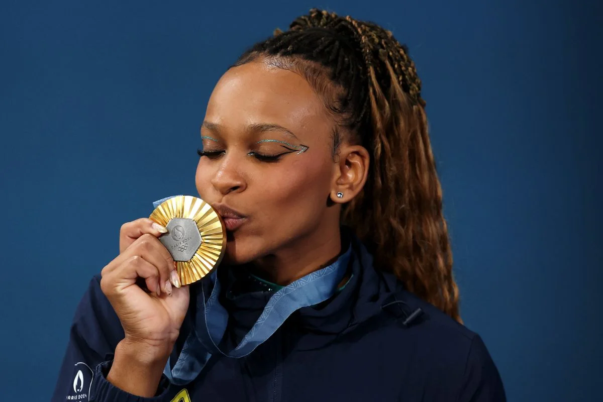 De volta! Rebeca Andrade confirma retorno e mira Mundial de Ginástica