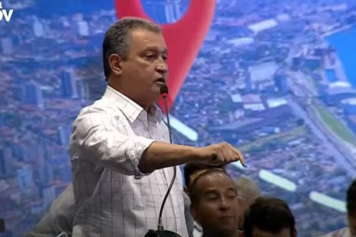 Com Tarcísio, Rui Costa ataca Bolsonaro e público reage: "Sem anistia"
