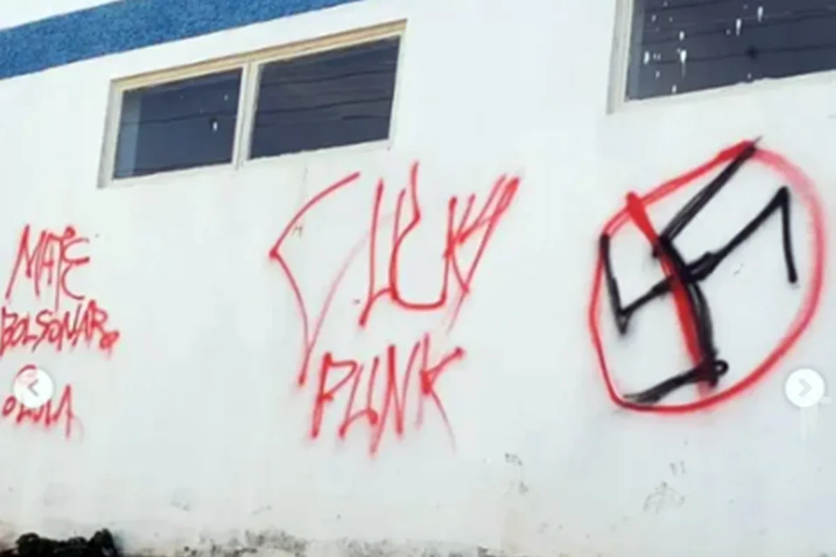 Homem picha símbolos nazistas em Varginha e é preso