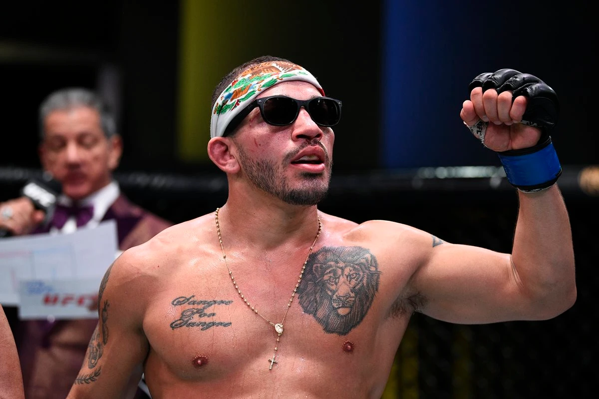 Lutador do UFC, Irwin Rivera é preso acusado de esfaquear as irmãs