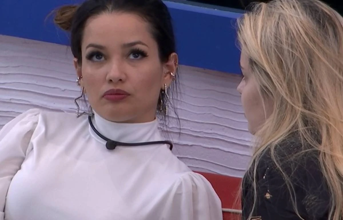 BBB21. Juliette desabafa sobre Sarah: "Me machucando com atitudes"