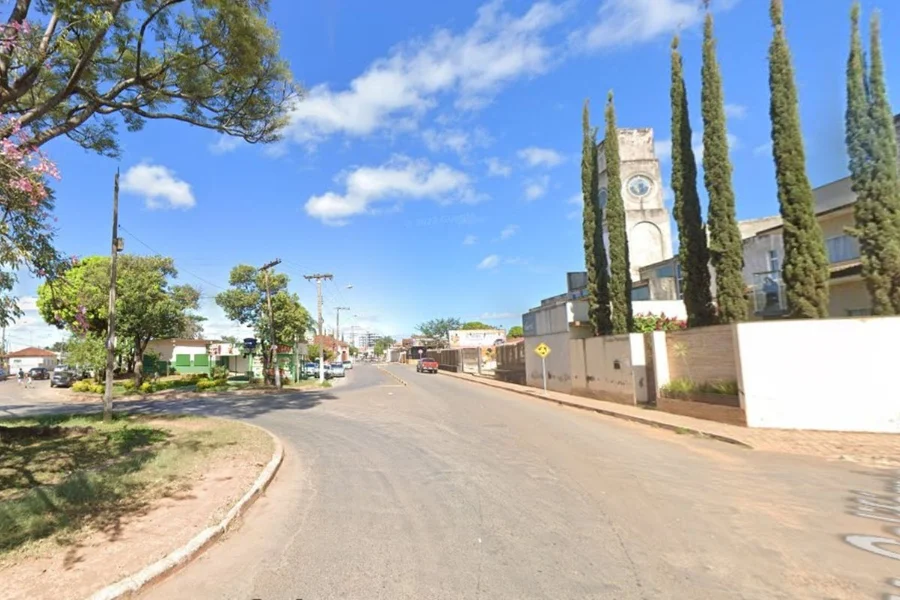 Justiça bloqueia imóveis em GO após venda de área doada para abrigo