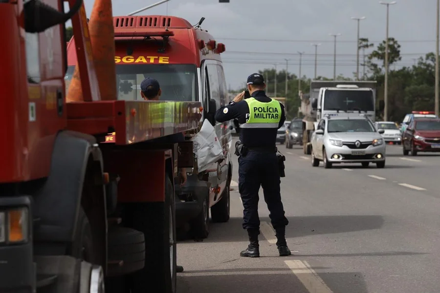 Viatura do Corpo dos Bombeiros se envolve em acidente na Epia
