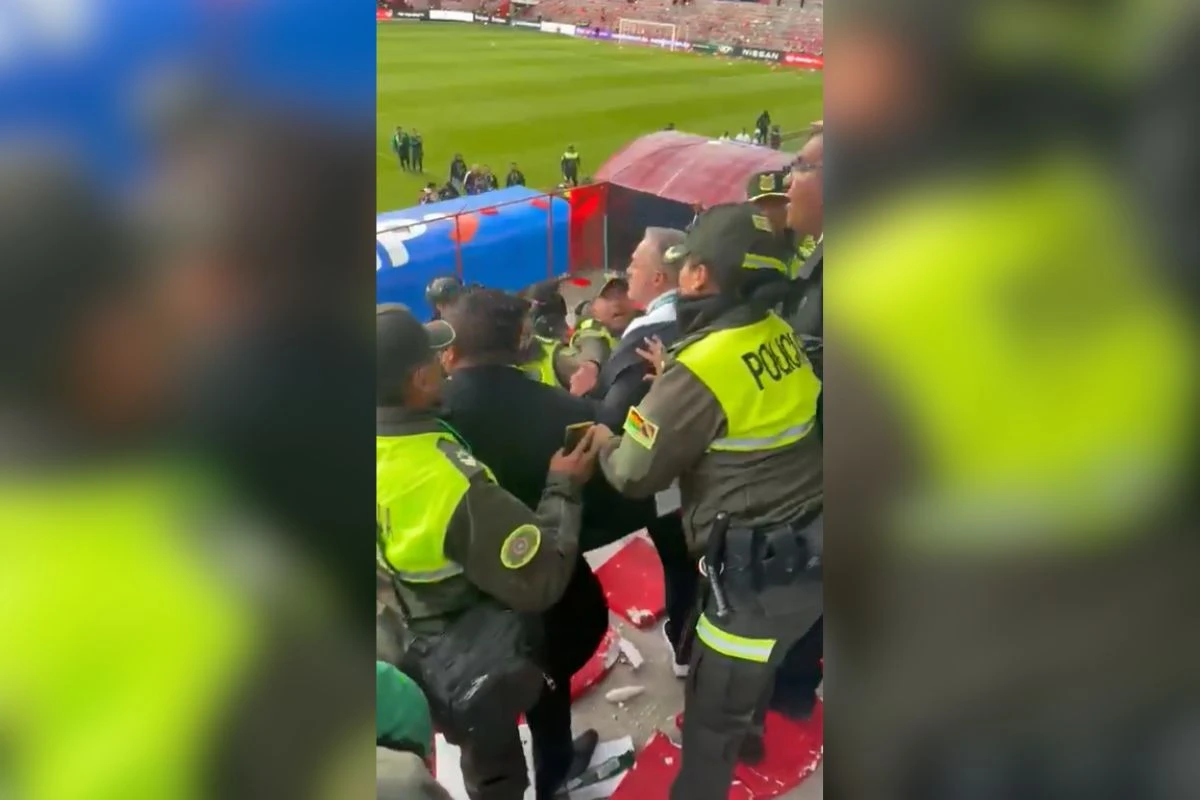 Vídeo: presidente da Federação Boliviana briga com torcida após jogo