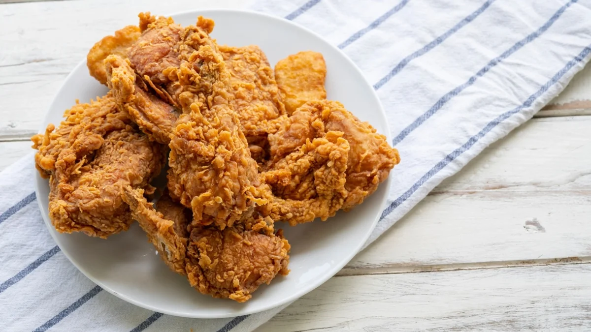 Esqueça a farinha de trigo: esta é a melhor opção para empanar frango