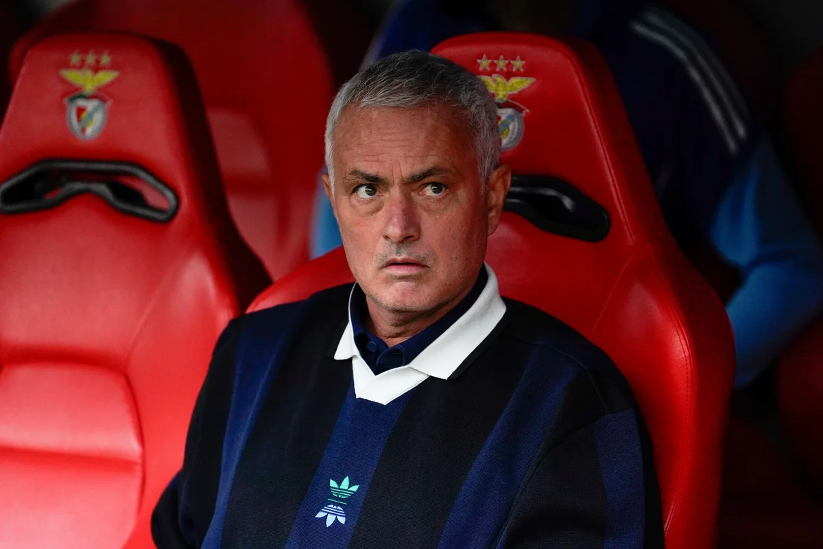De saída para o Real Madrid, José Mourinho se despede do Benfica