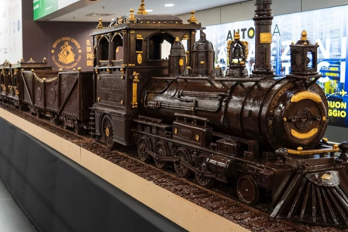 Maior escultura de chocolate do mundo impressiona com 55 metros