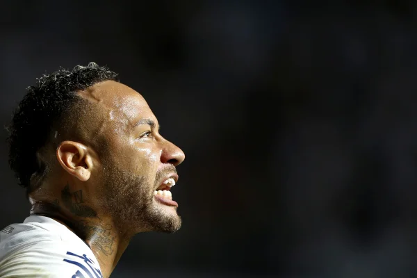 Neymar quebra o silêncio após ser cortado da Seleção Brasileira